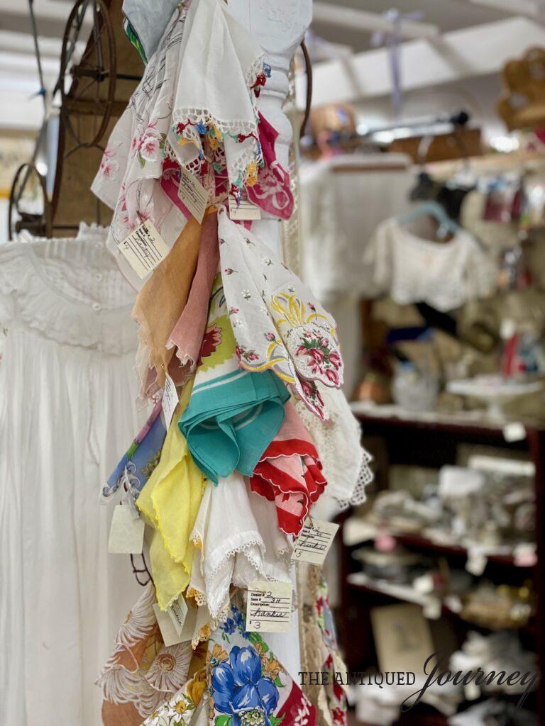 5 Useful Vintage Home Decor Items to Thrift - The Antiqued Journey