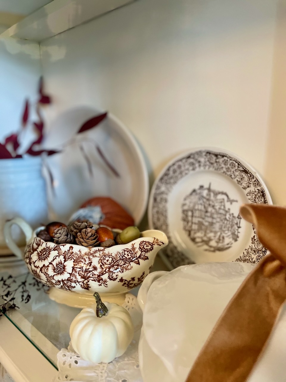 Transitioning Home Decor from Summer to Fall with Vintage Finds - The ...