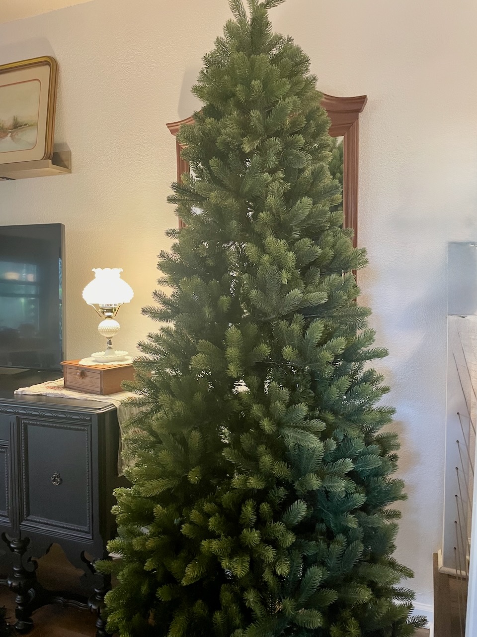 Fluff, Light, and Decorate: Making Your Artificial Christmas Tree Look ...